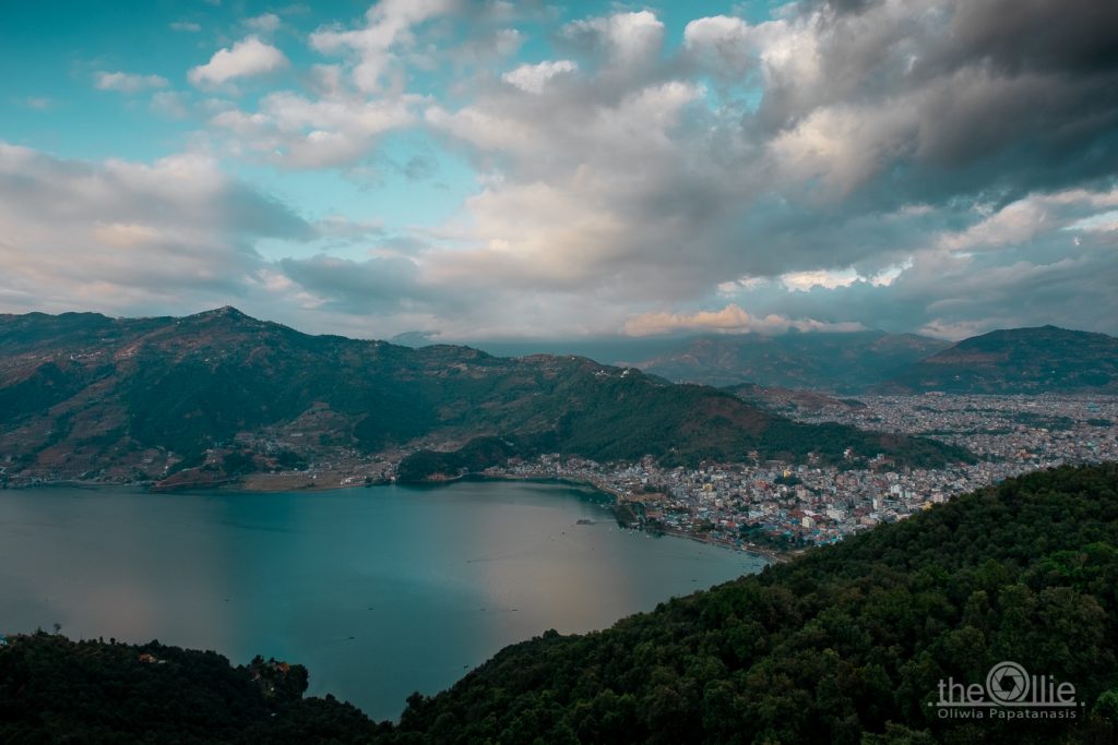 Pokhara czaruje nie tylko jeziorem u swych stóp, ale przede wszystkim ...